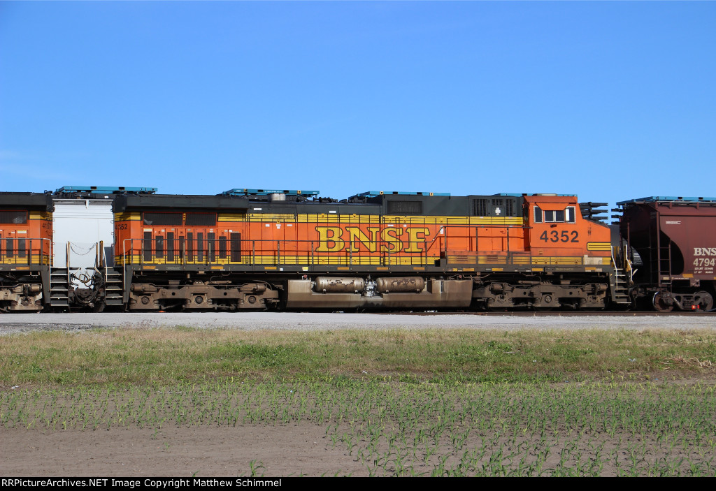 BNSF 4352
